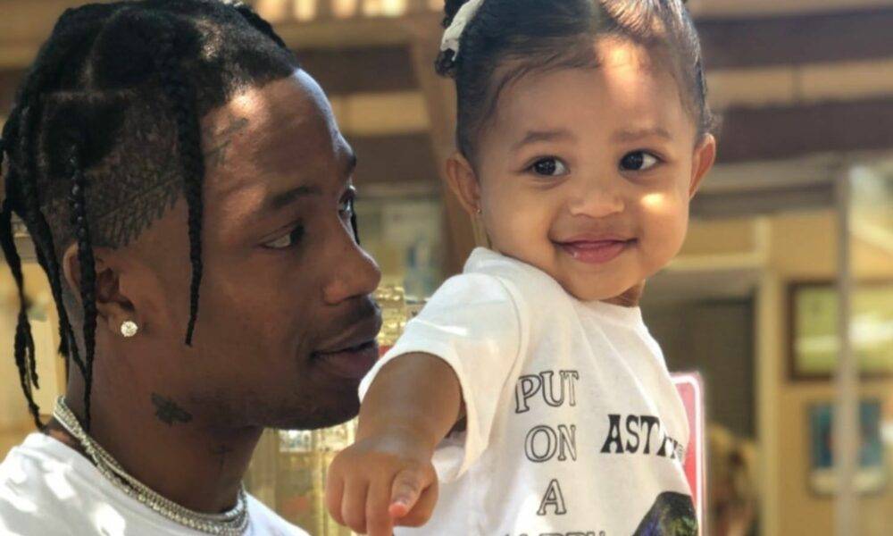 Travis Scott spune că o păstrează pe fiica lui, Stormi Webster ...