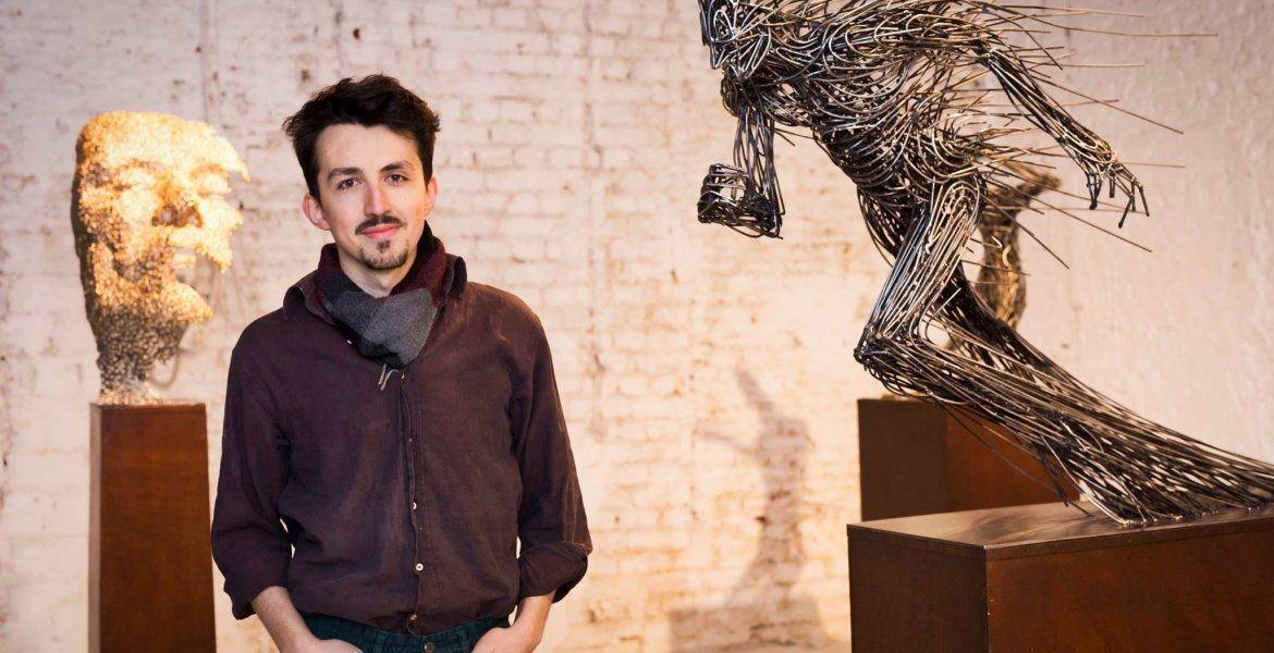 Astăzi are loc o licitație de sculptură contemporană la Artmark. Pot fi ...