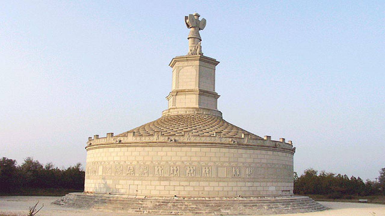 Tropaeum Traiani , monument roman sau opera Marelui Preot al dacilor ...